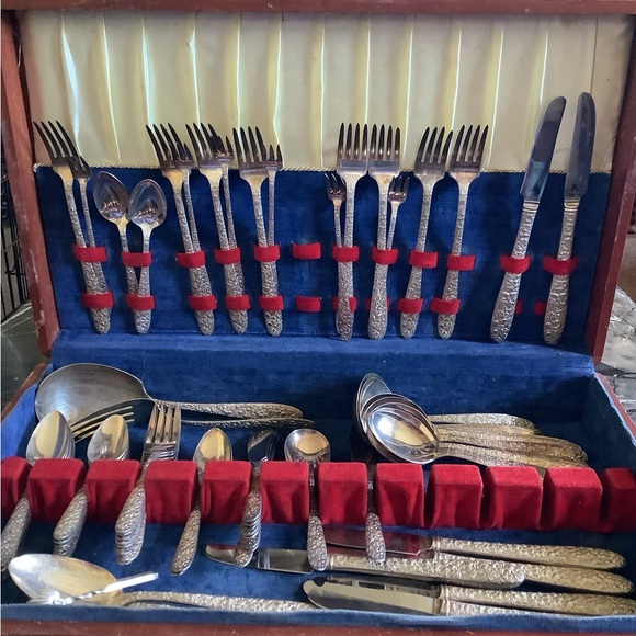 National Silver Co | Dining | National Silver Co Floral Repousse ...